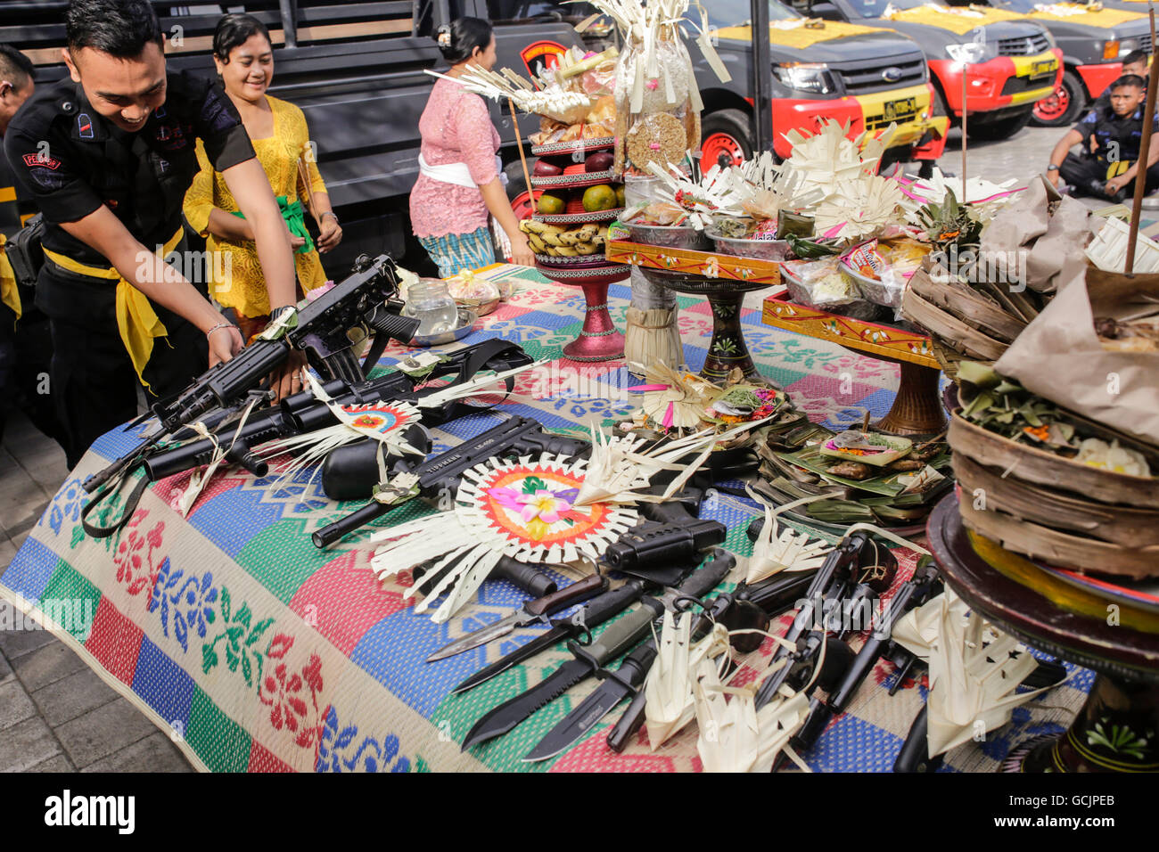 Balinese police hi-res stock photography and images - Alamy
