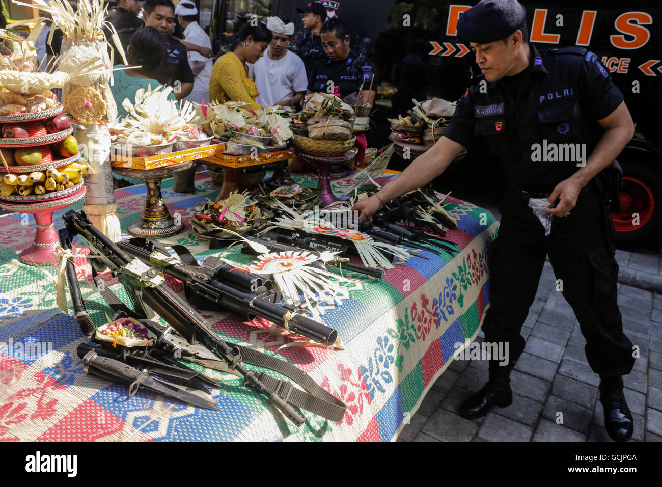 Balinese police hi-res stock photography and images - Alamy
