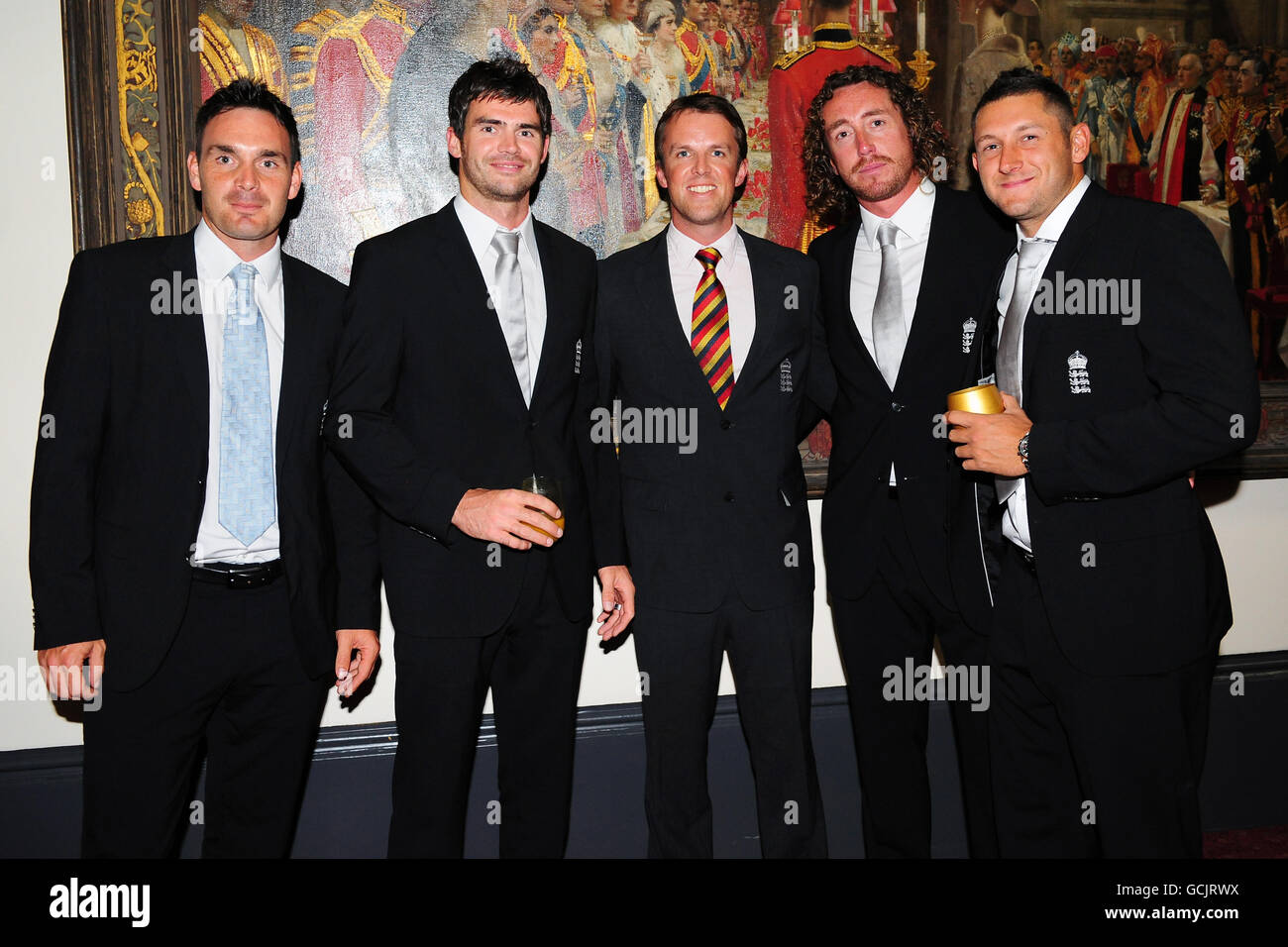 (left to right) England's Michael Yardy, James Anderson, Graeme Swann ...