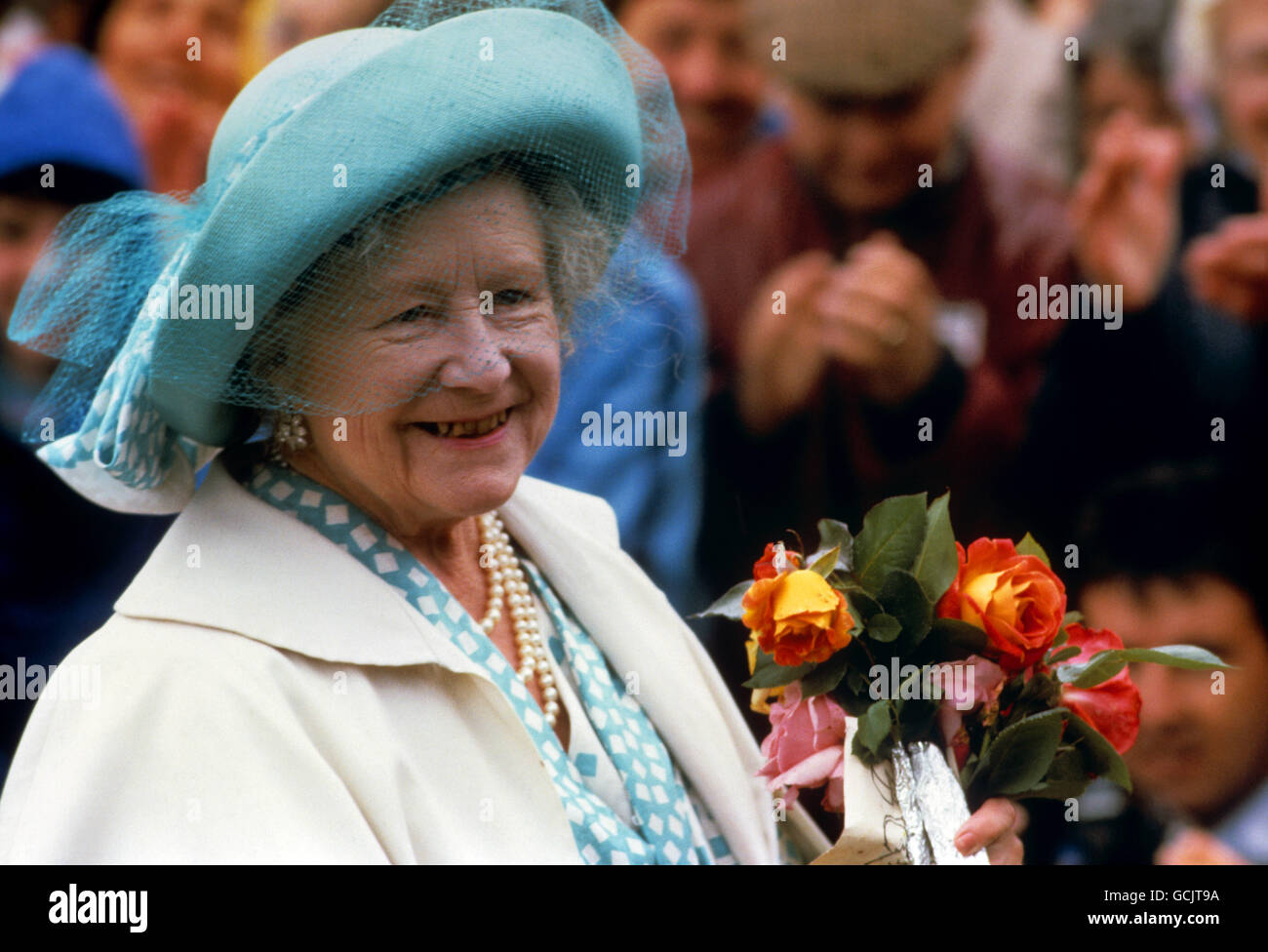 Queen mother 85th birthday hi-res stock photography and images - Alamy