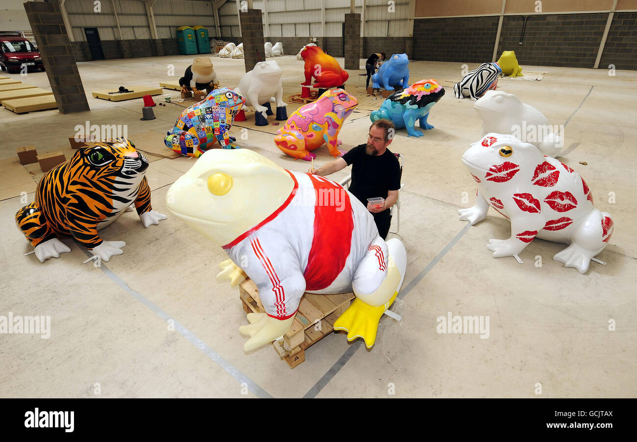 Giant toads in Hull Stock Photo - Alamy