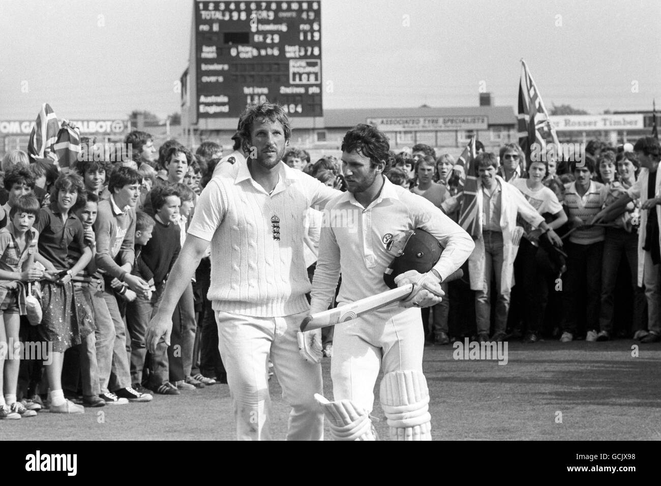 Old cricket scoreboard hi-res stock photography and images - Alamy