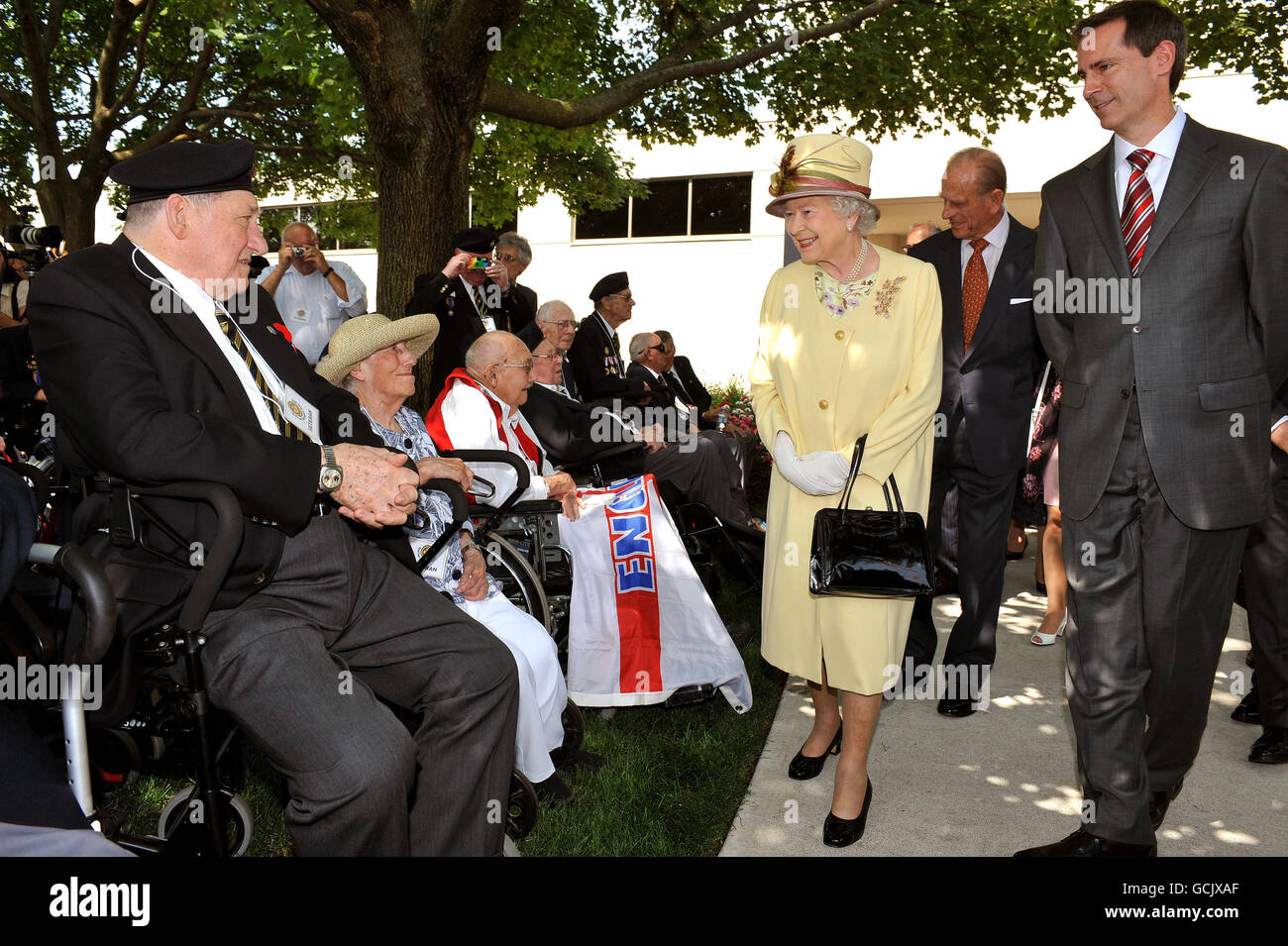 Queen Elizabeth II meets veteran soldiers as she leaves the RIM ...
