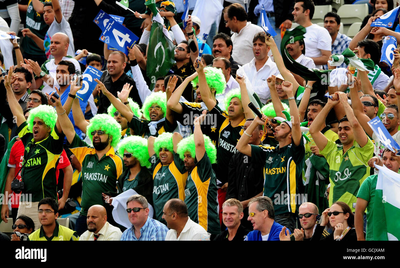Pakistan fans show hi-res stock photography and images - Alamy