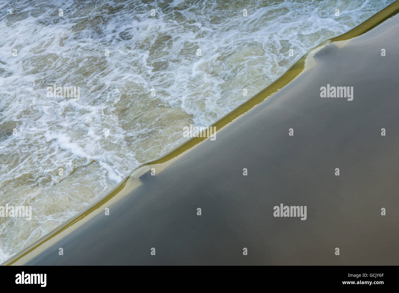 Stream weir hi-res stock photography and images - Alamy