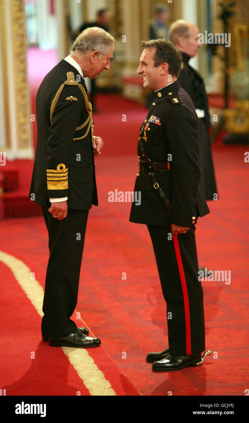 Investiture at Buckingham Palace Stock Photo - Alamy