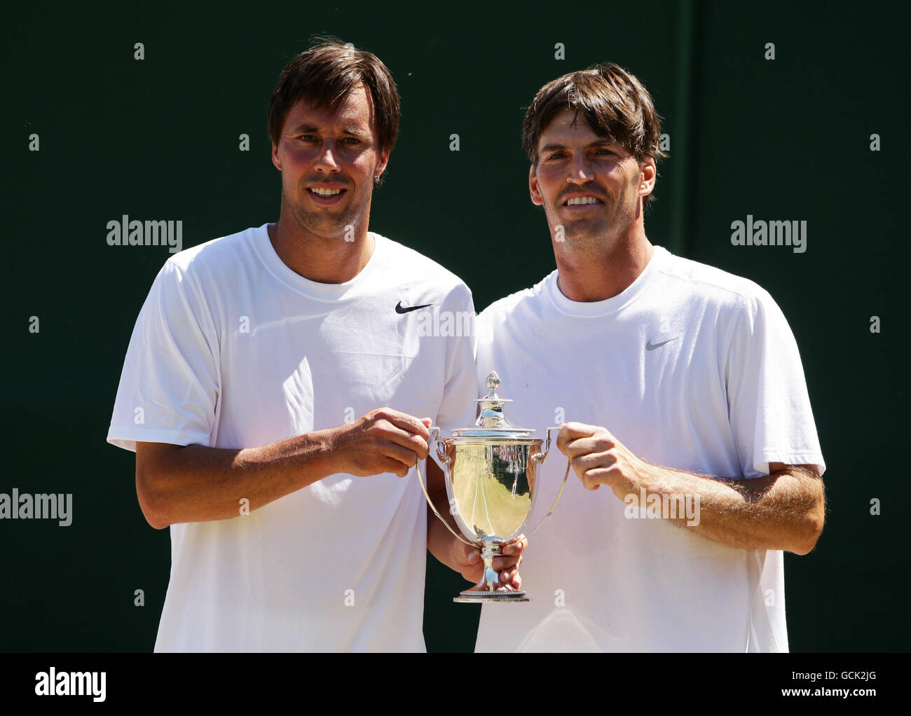 USA's Jared Palmer (left) and Donald Johnson celebrate winning the ...