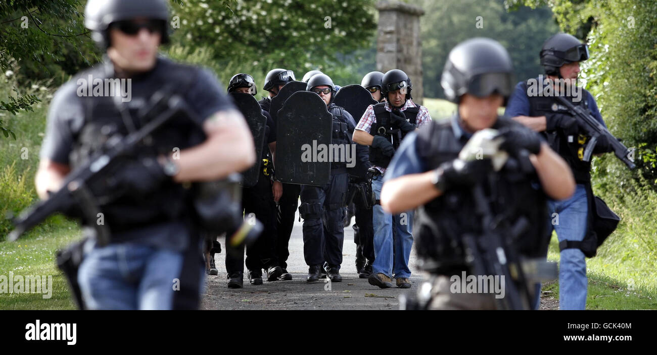 Armed police surround man hi-res stock photography and images - Alamy