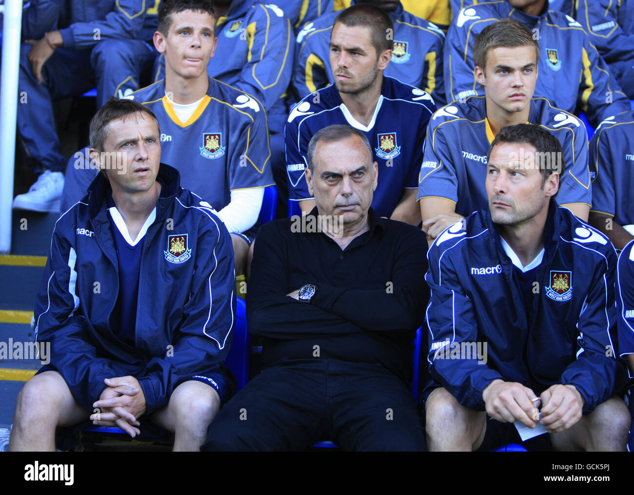 Football bench coaches hi-res stock photography and images - Alamy