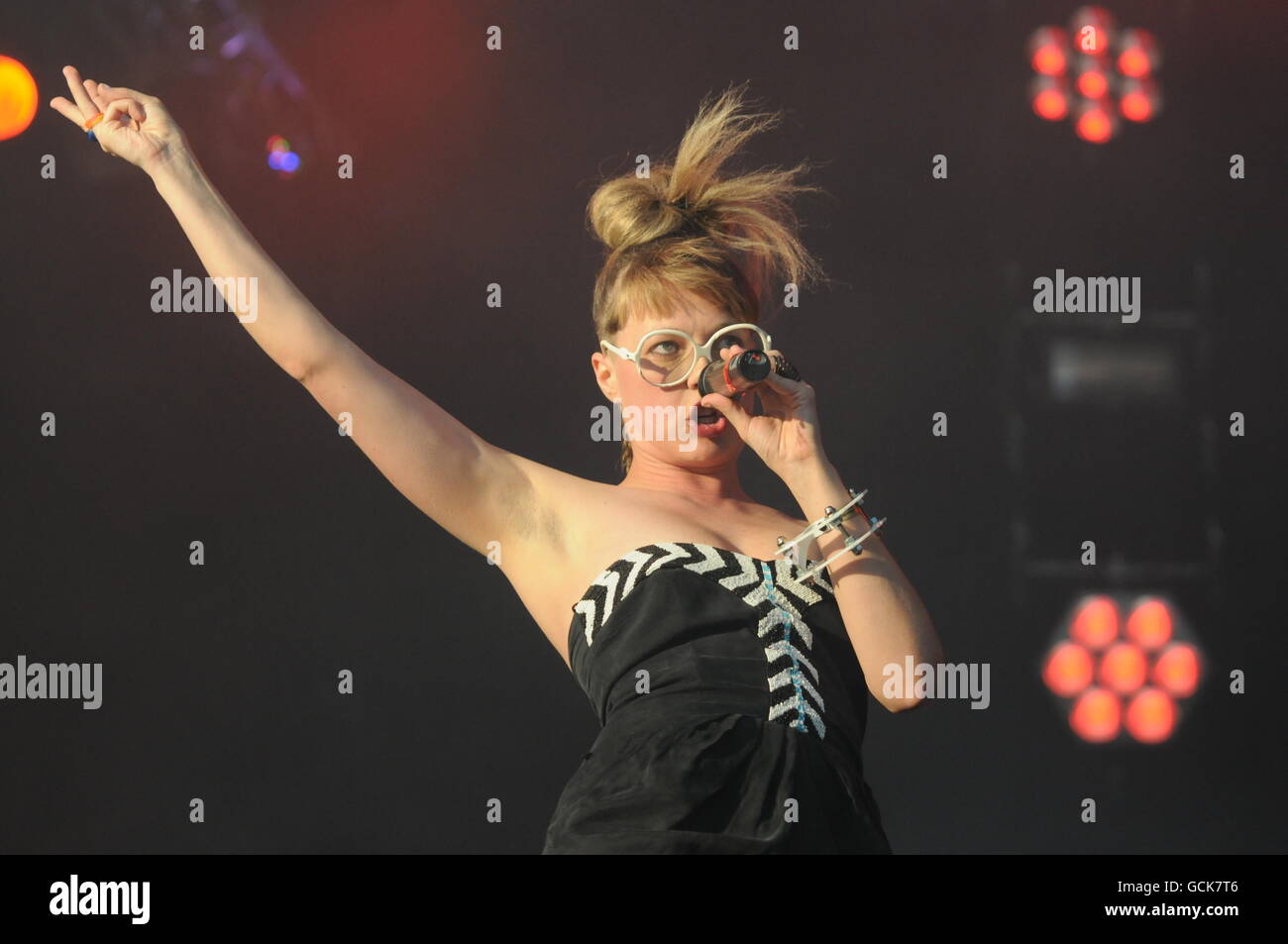 Amanda Warner also known as MNDR performs with Mark Ronson and The ...