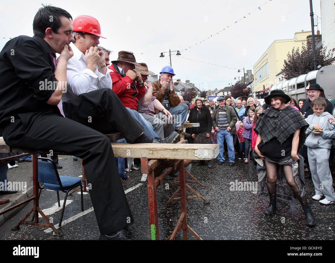 Wolf whistling hi-res stock photography and images - Alamy