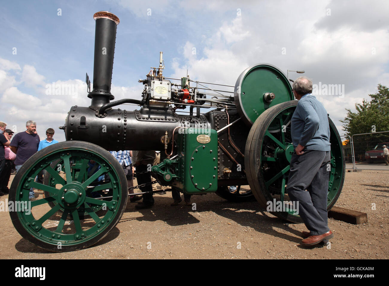 Man views the late fred dibnahs famous aveling steam engine hi-res ...