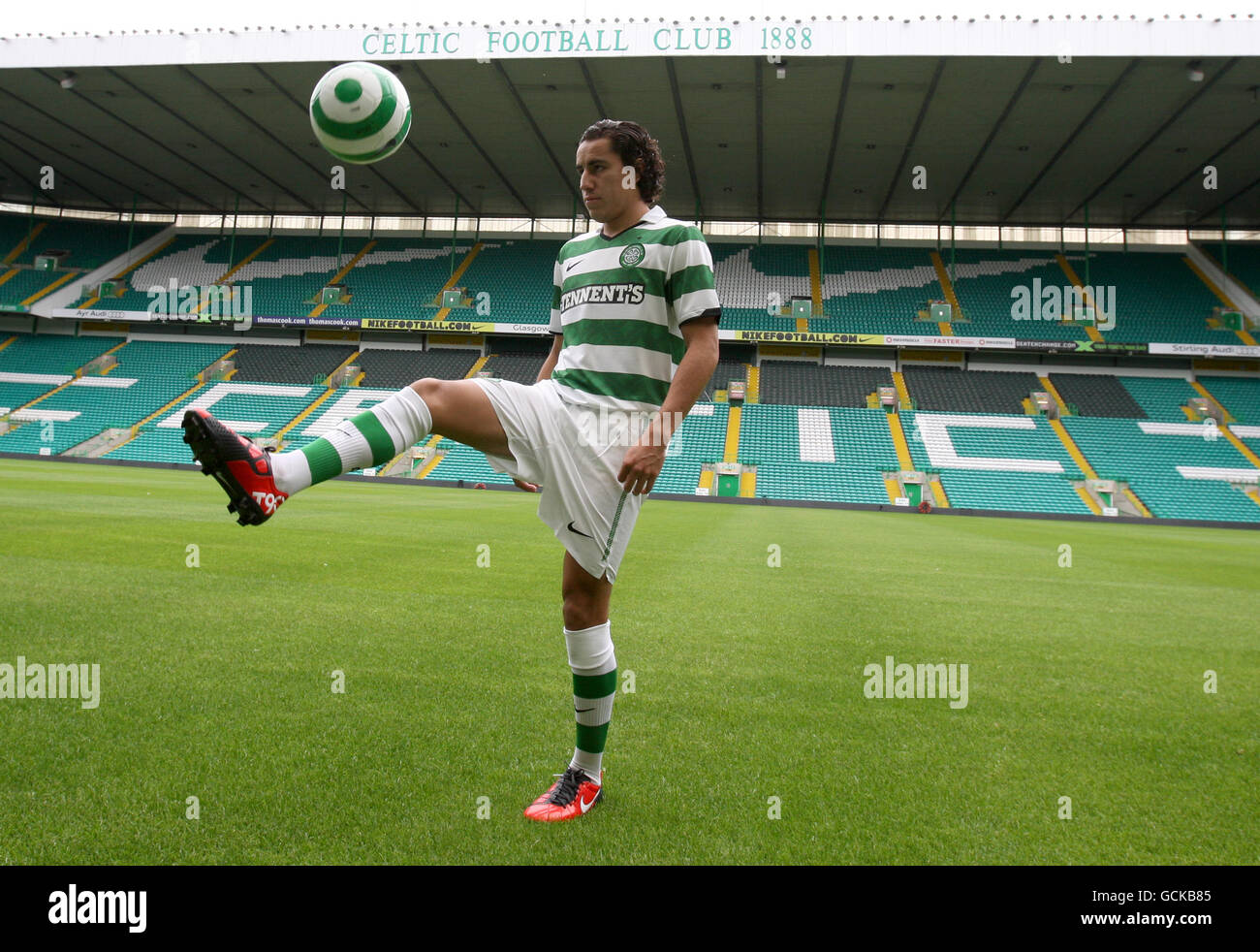 Soccer celtic press conference celtic park hi-res stock photography and ...