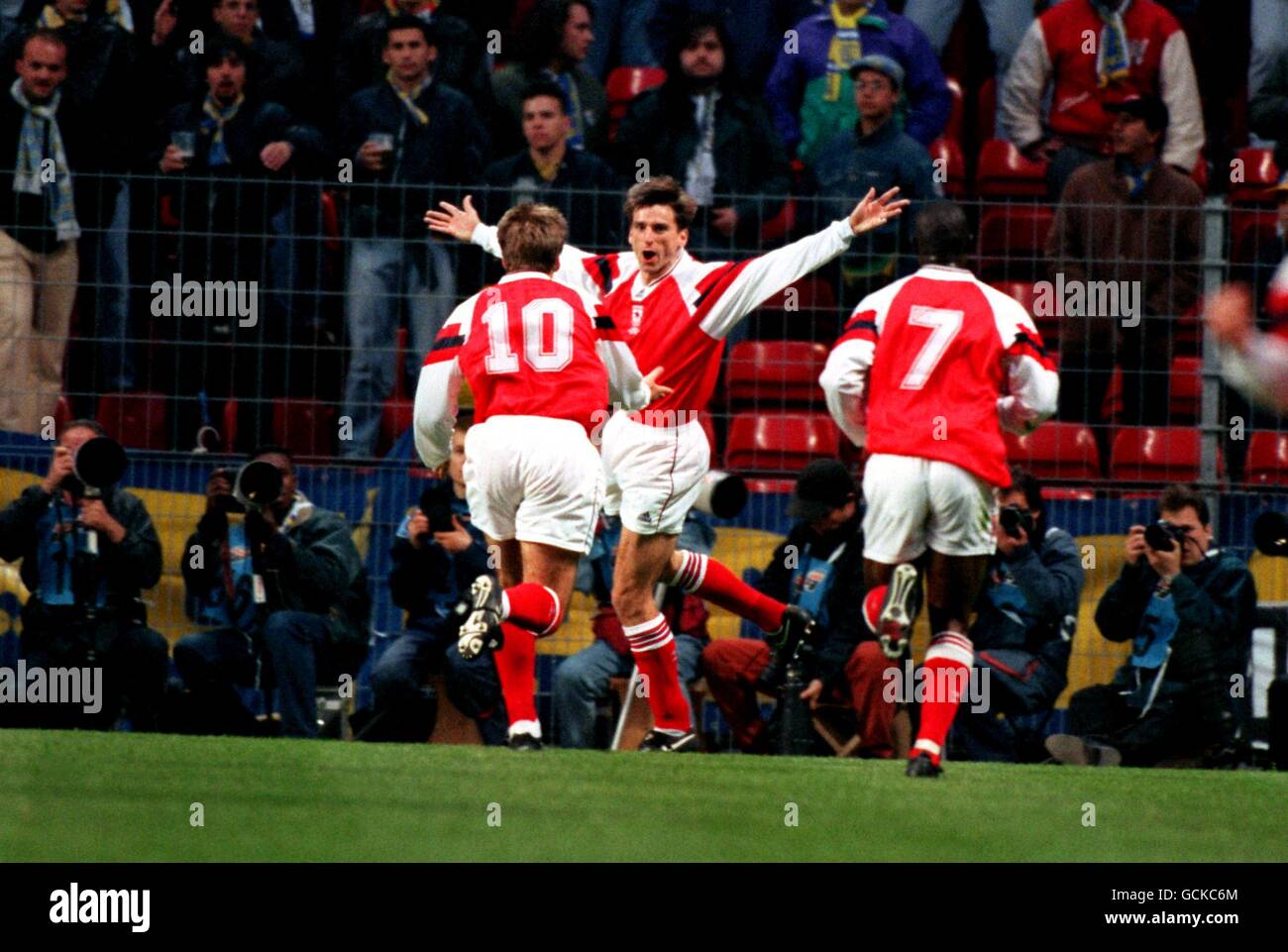 Arsenal's Alan Smith celebrates his goal against Parma Stock Photo - Alamy