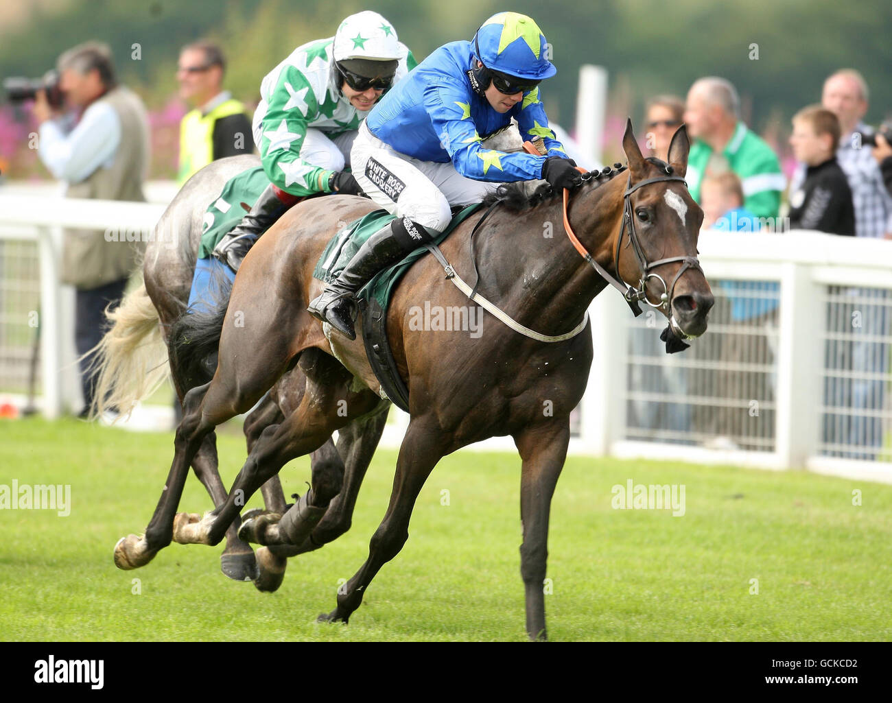 Horse racing summer meeting perth racecourse hi-res stock photography ...