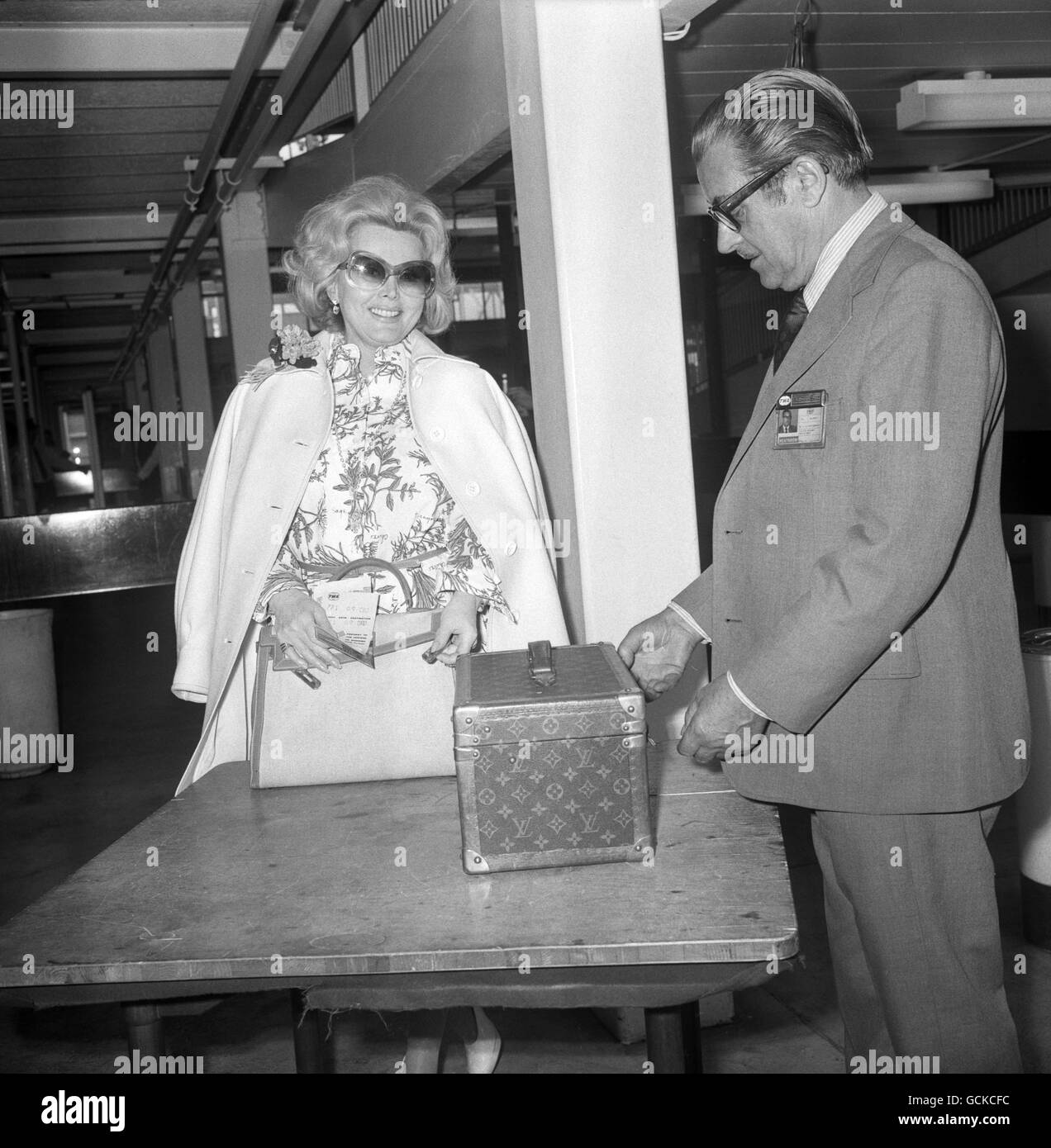 Entertainment - Zsa Zaa Gabor - Heathrow Airport. Actress Zsa Zsa Gabor ...