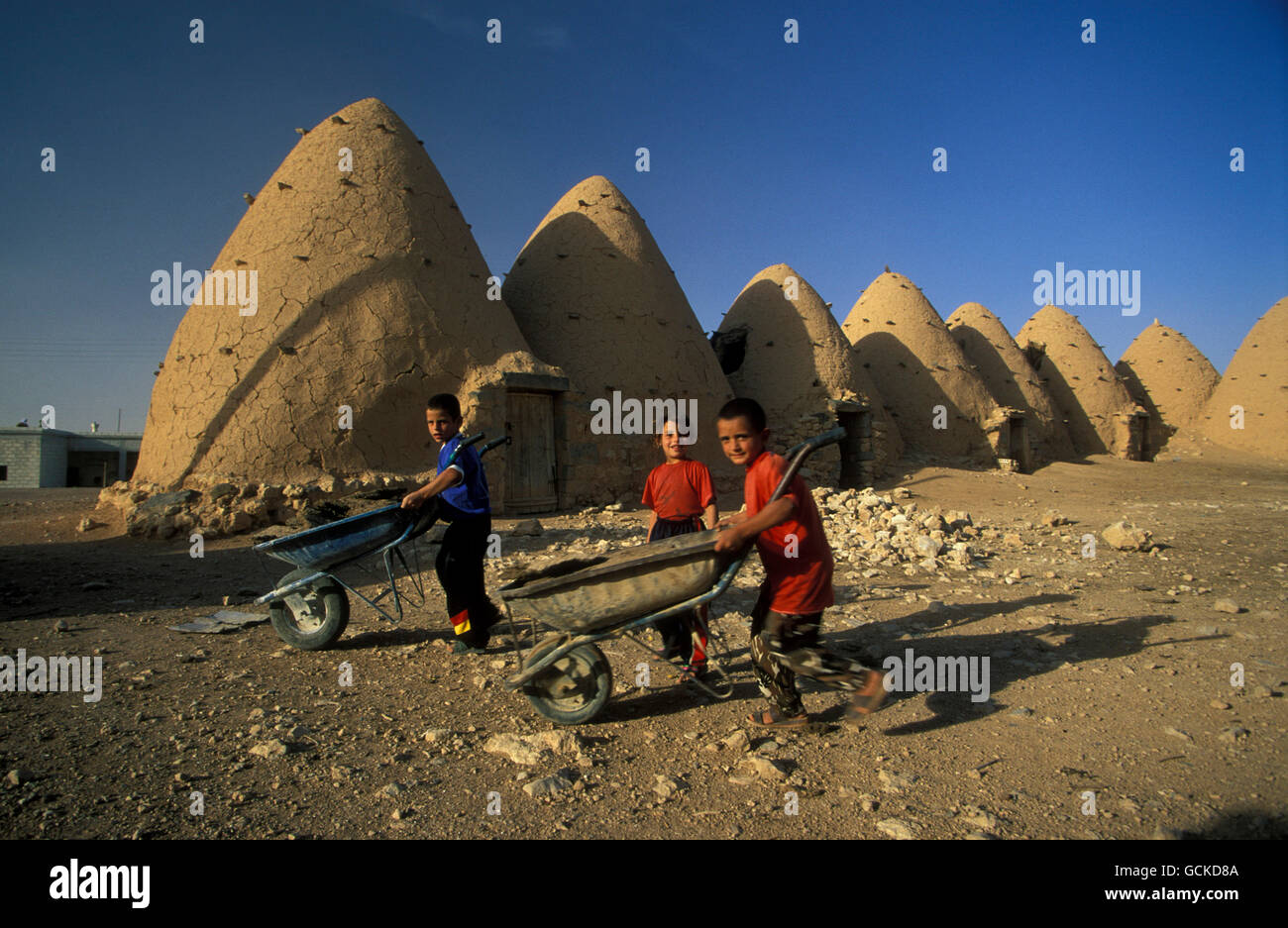 Traditional mud houses syria hi-res stock photography and images - Alamy