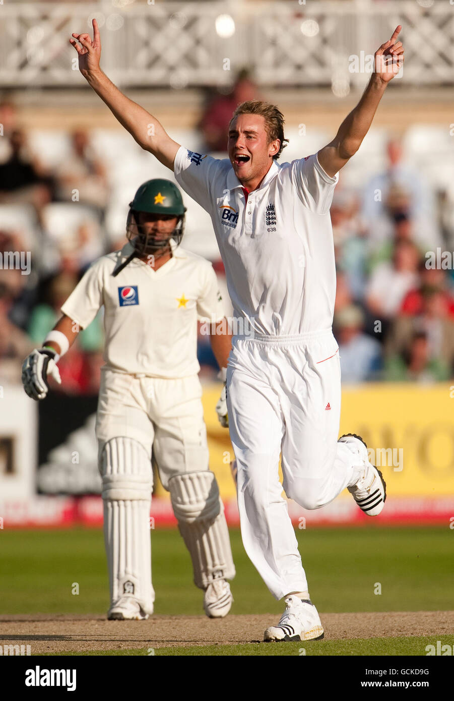 England's Stuart Broad celebrates dismissing Pakistan's Azhar Ali ...