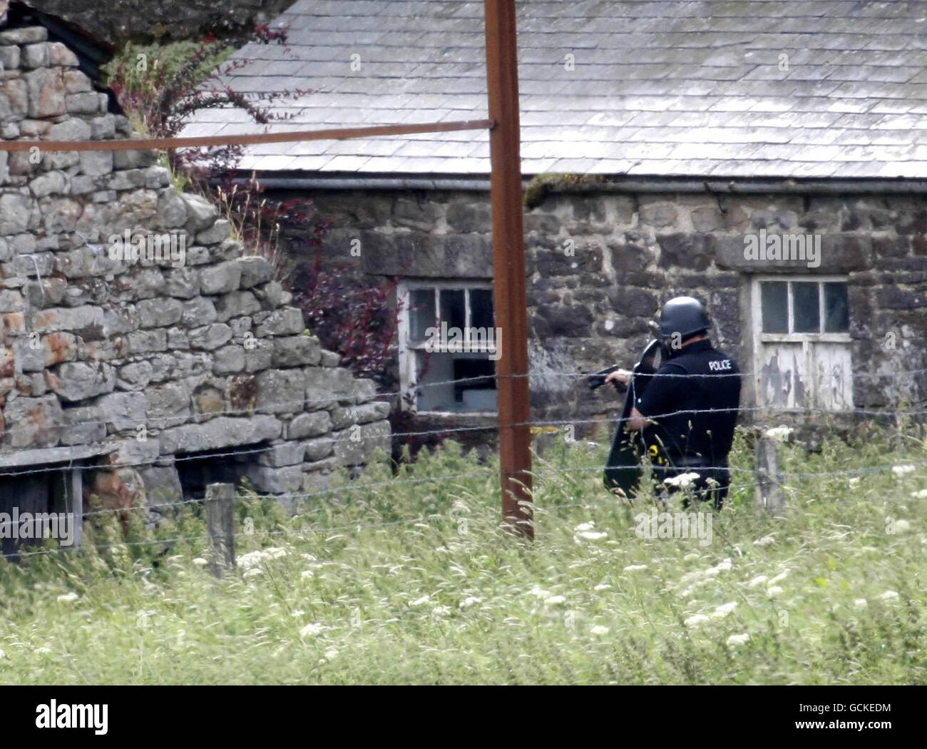 Police at north riding farm in northumberland hi-res stock photography ...