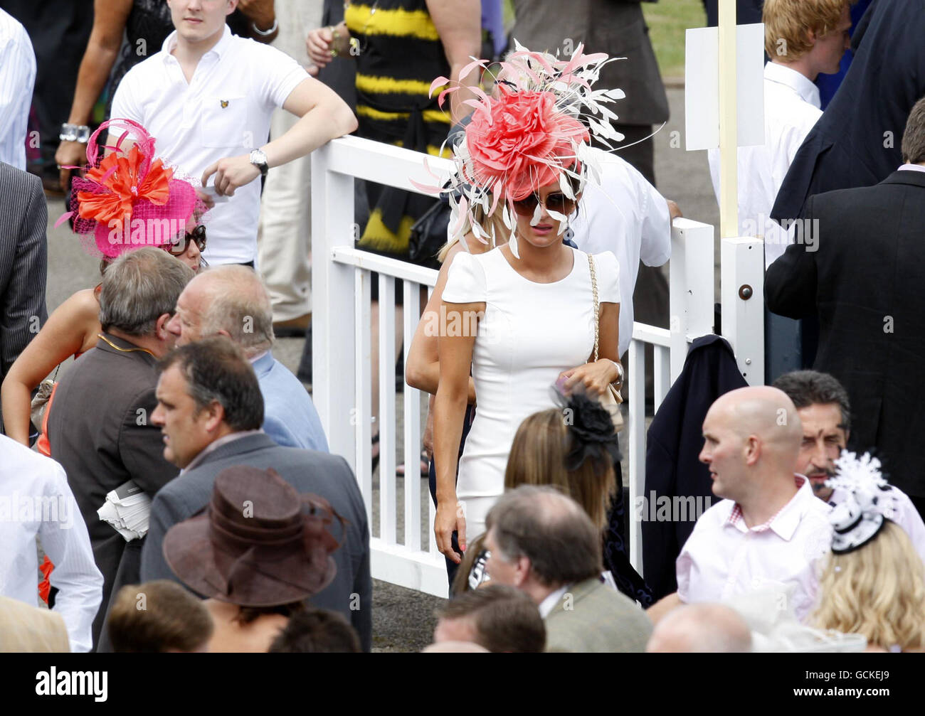 Ladies day racing champagne hi-res stock photography and images - Alamy