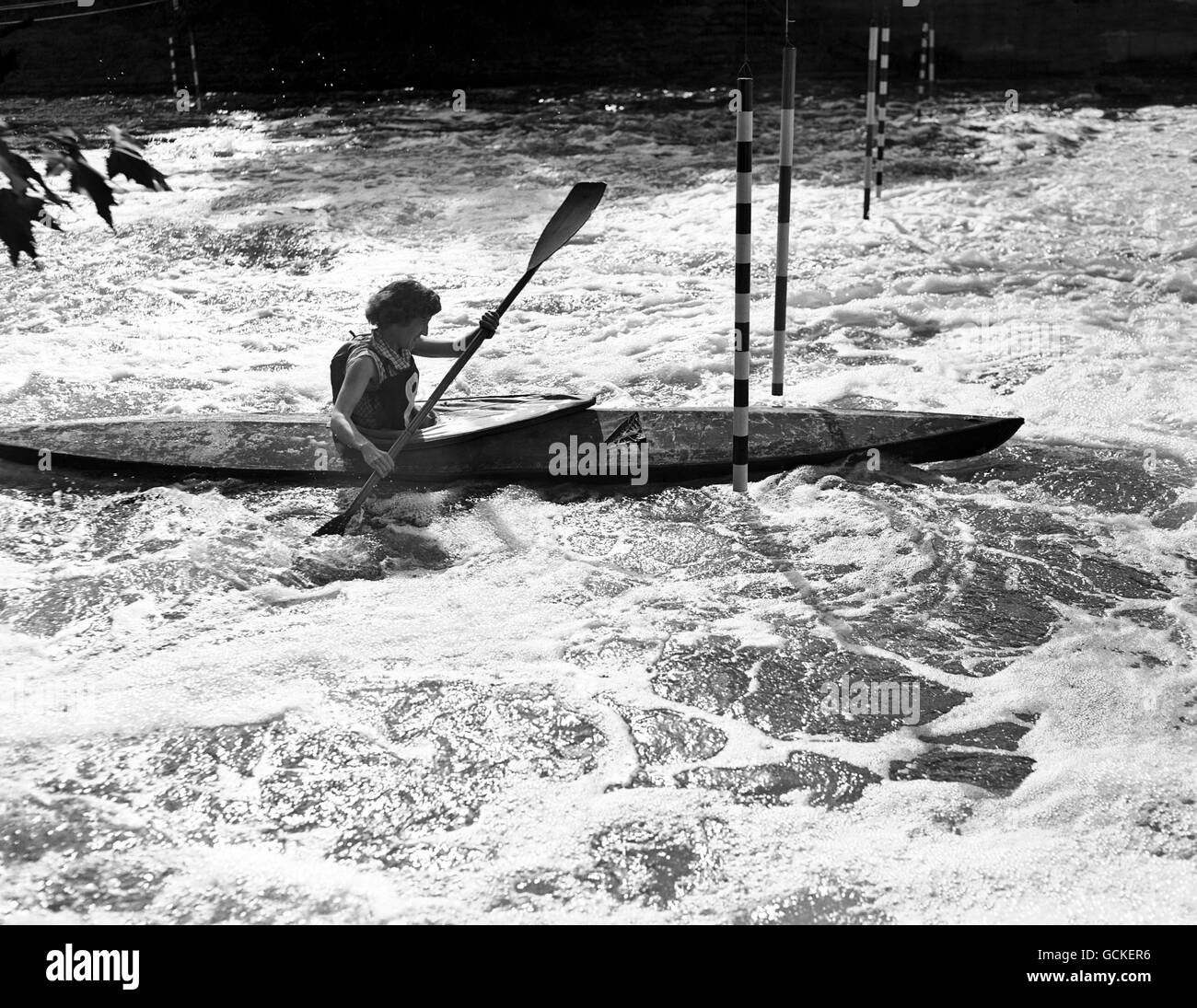 Shepperton weir hi-res stock photography and images - Alamy