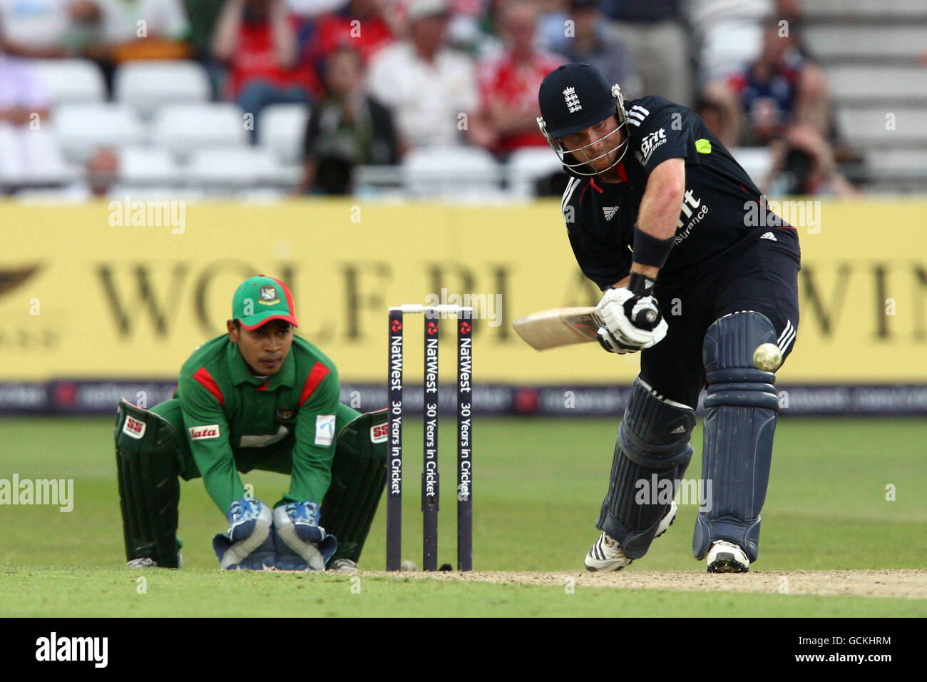 Wicket keeper helmet hi-res stock photography and images - Alamy