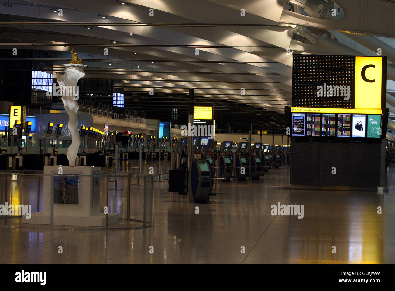 Stock - Heathrow Airport - Terminal Five. Generic picture of Terminal 5 ...