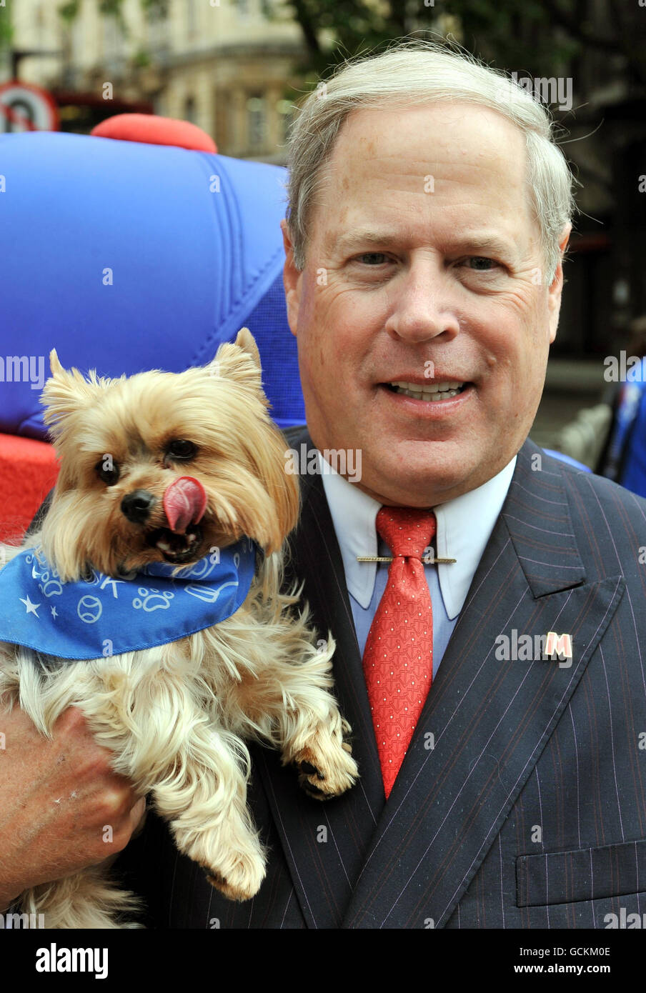 Outside the newly opened metro bank branch in holborn hi-res stock ...