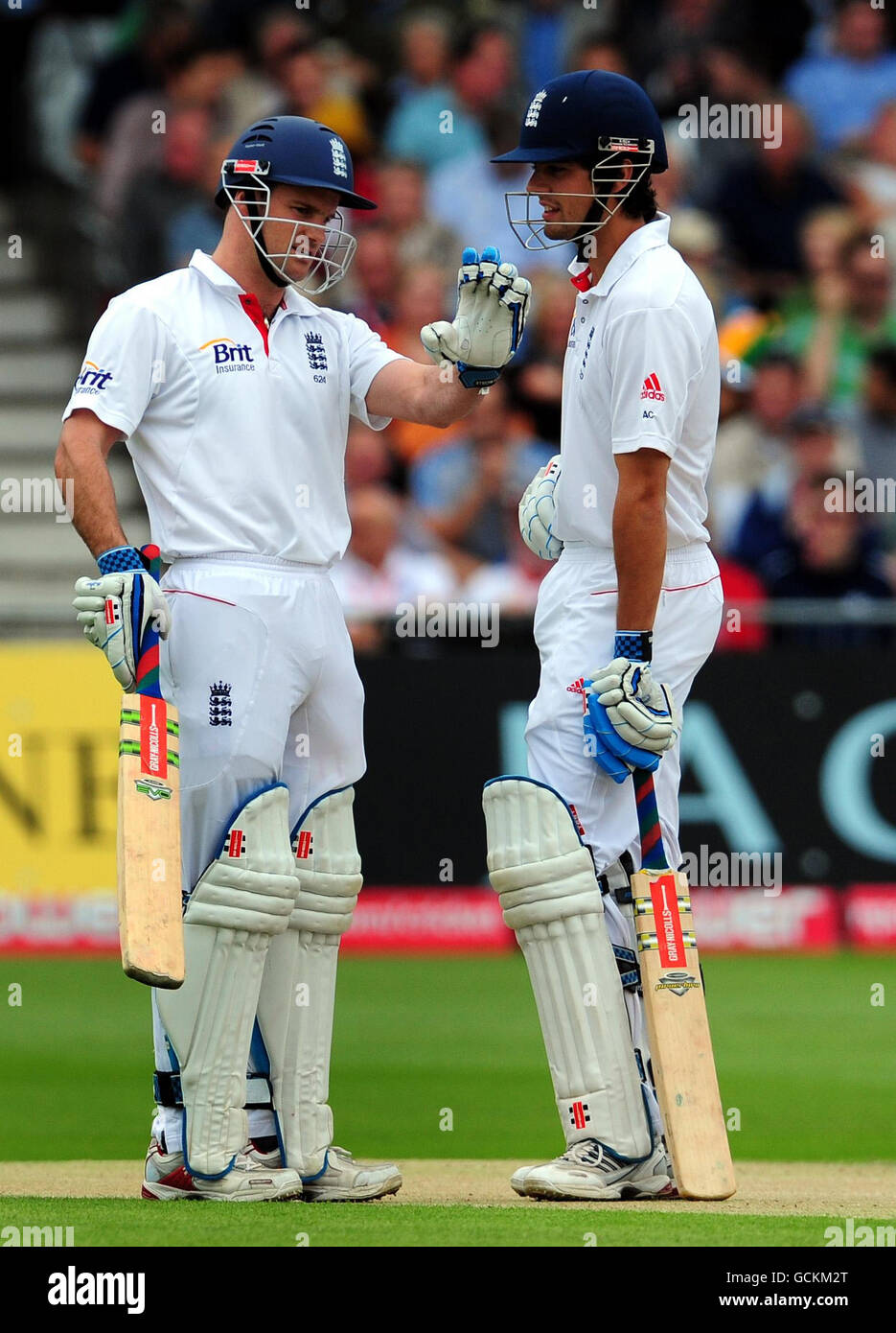 Cricket england full length speaking mangdm hi-res stock photography ...