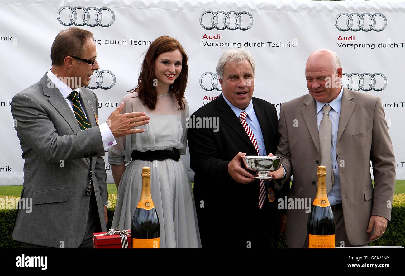 Sophie Ellis-Bextor (centre left) presents the wining owner award for ...