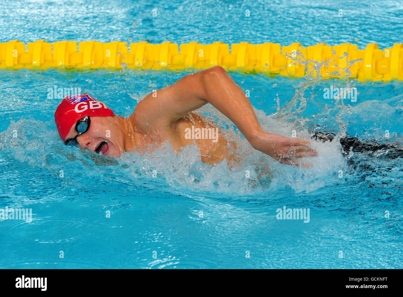 Mens md 400m freestyle hi-res stock photography and images - Alamy