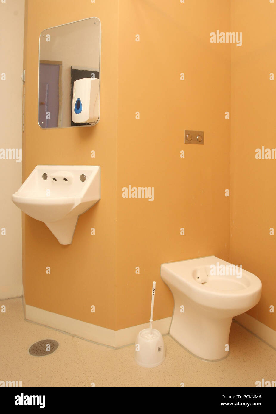 Harmondsworth removal hi-res stock photography and images - Alamy