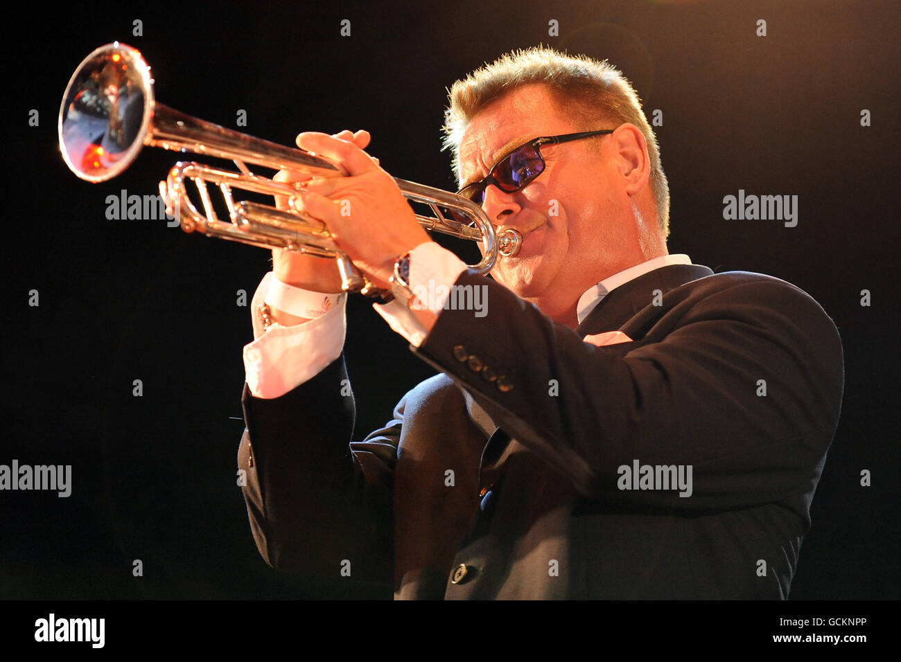 Chas smash hi-res stock photography and images - Alamy