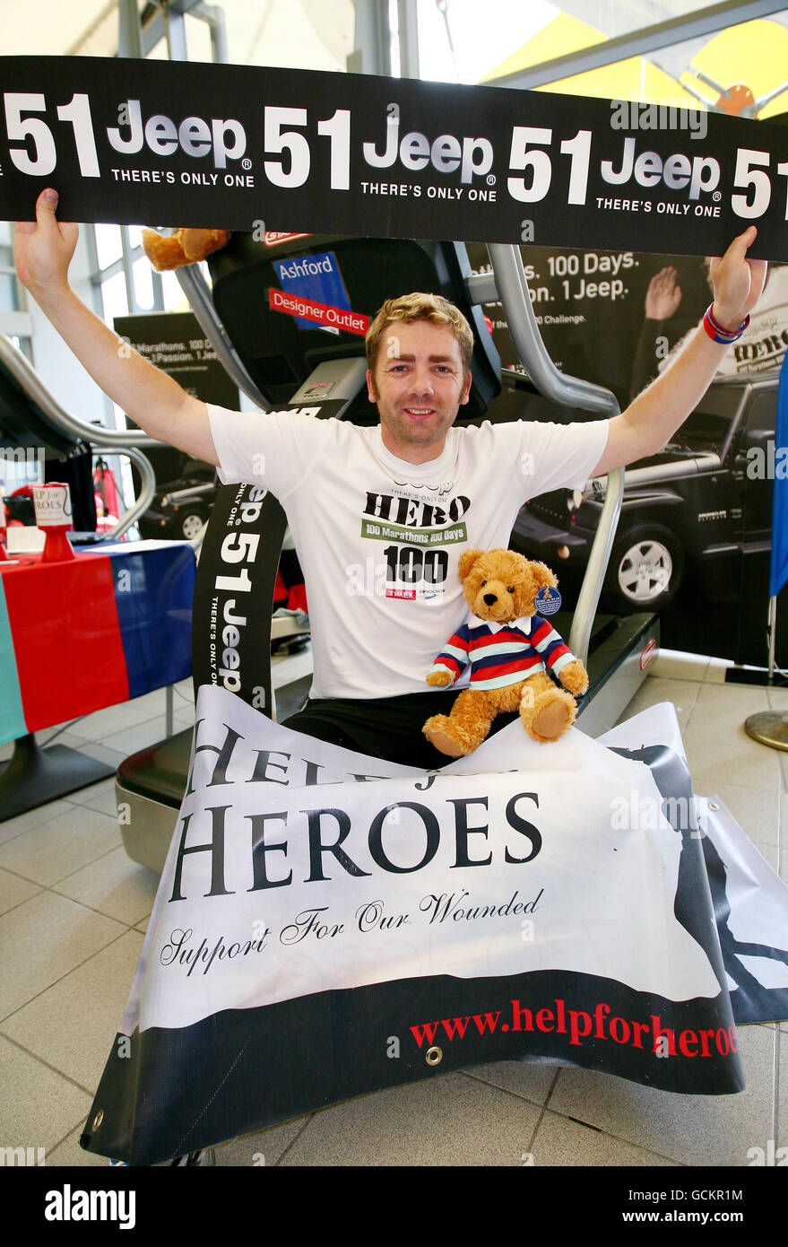 Former soldier Mike Buss celebrates completing 51 marathons in 51 days ...