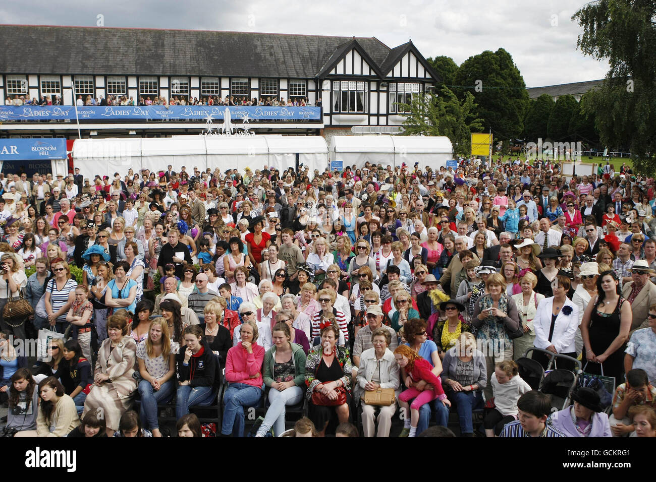 Dublin Horse show. A general view of the crowds at the best dressed ...