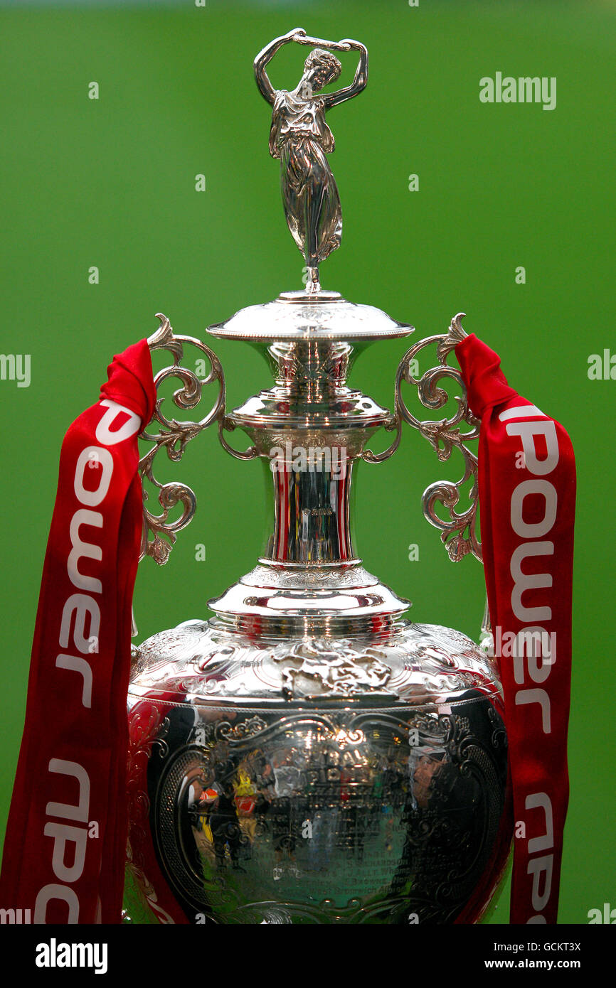League one championship trophy hi-res stock photography and images - Alamy