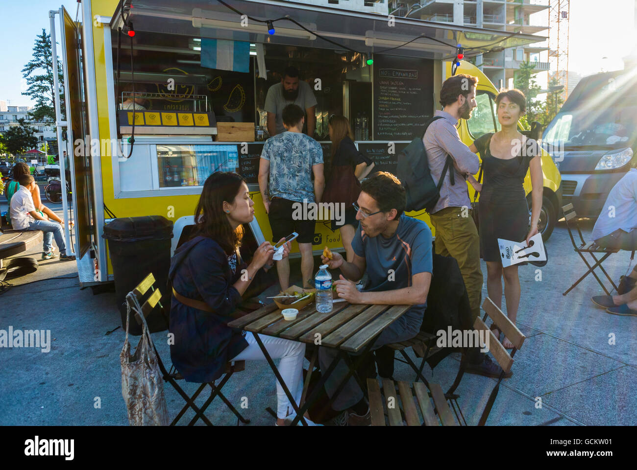 Paris, France, French Couple Sharing Meals at Table Outside, paris fast ...