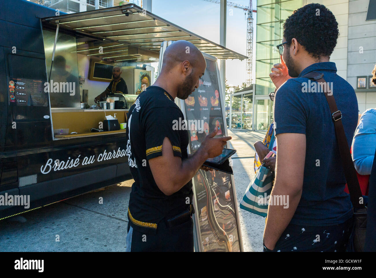 Customers ordering food from street vendor hi-res stock photography and ...