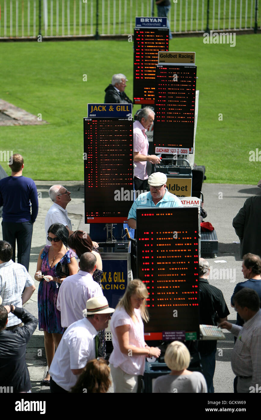 Bookmakers at ripon racecourse hi-res stock photography and images - Alamy