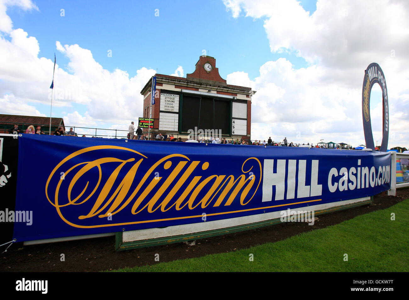 William hill signage at ripon racecourse hi-res stock photography and ...