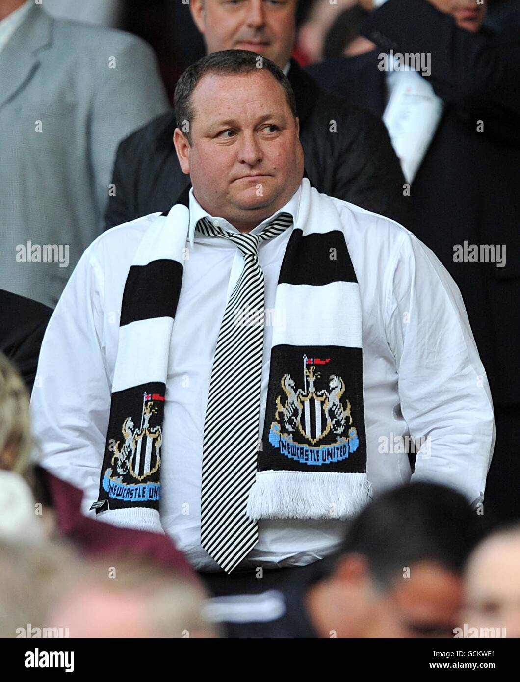 Newcastle uniteds owner mike ashley in the stands hi-res stock ...