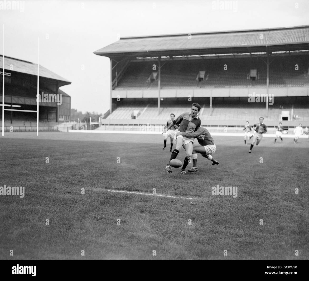 Rugby kick twickenham Black and White Stock Photos & Images - Alamy