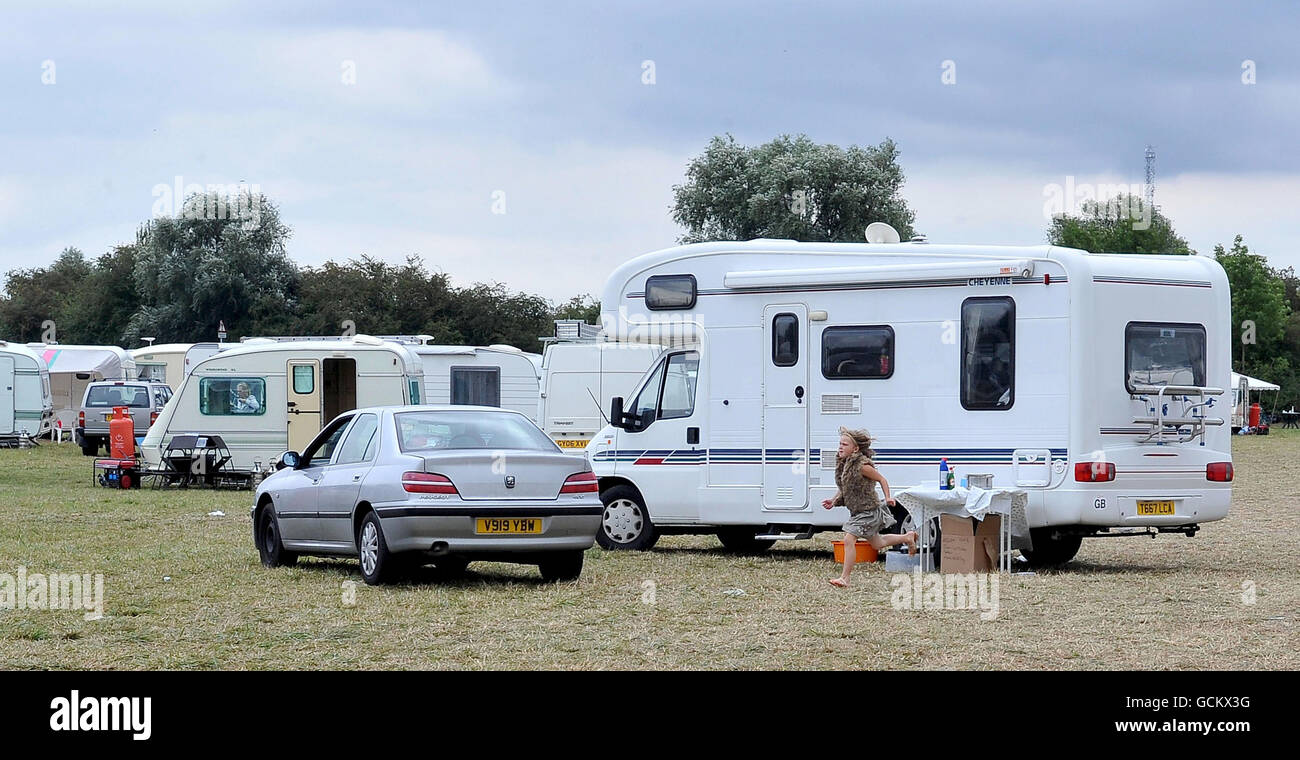 Travellers camp hi-res stock photography and images - Alamy