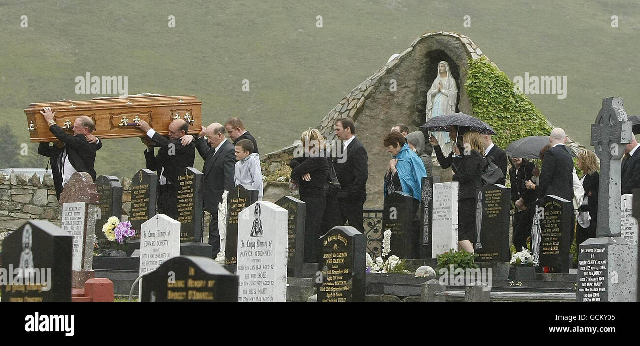 The coffin of hugh friel hi-res stock photography and images - Alamy