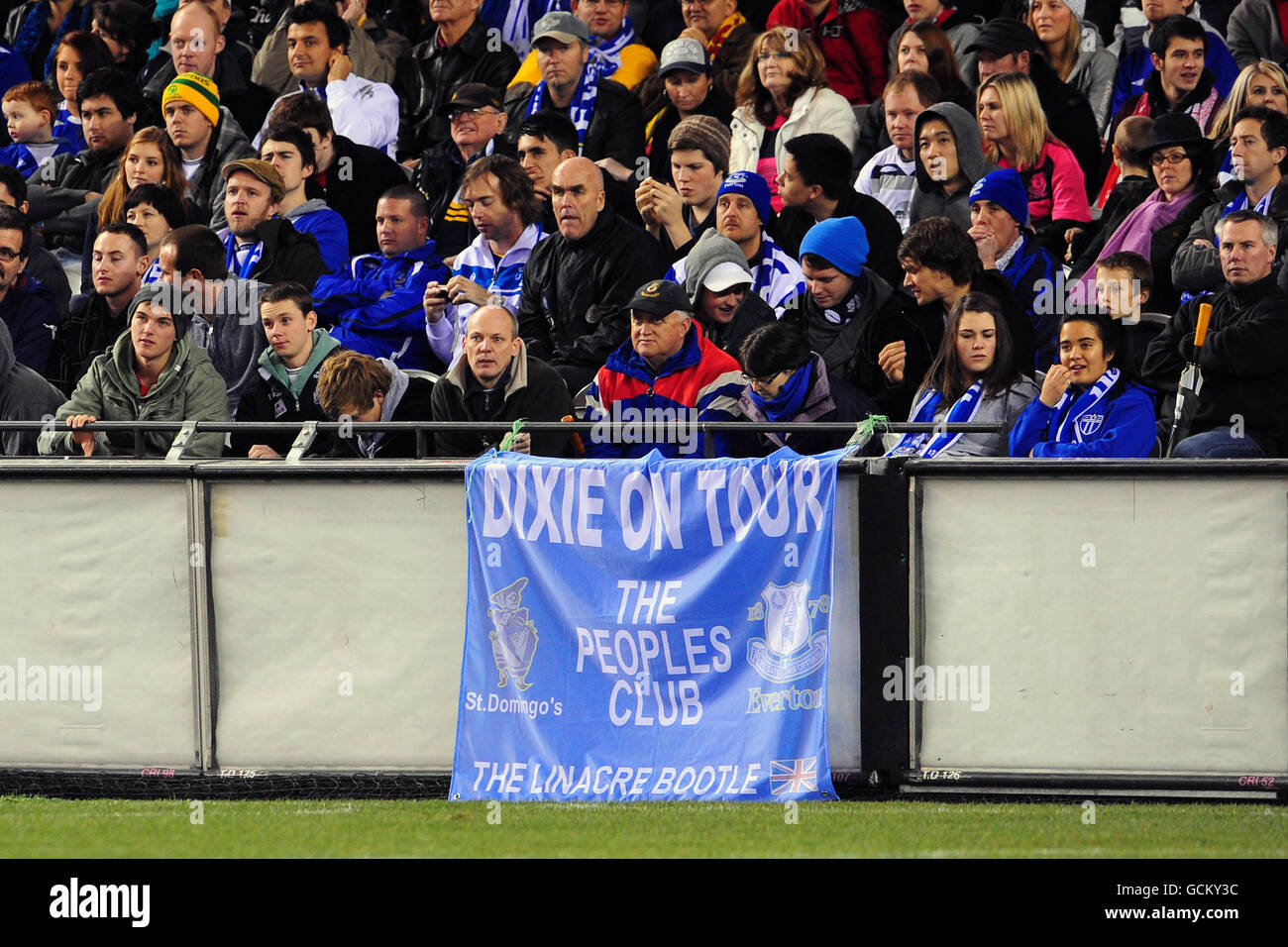 Melbourne football fans hi-res stock photography and images - Alamy
