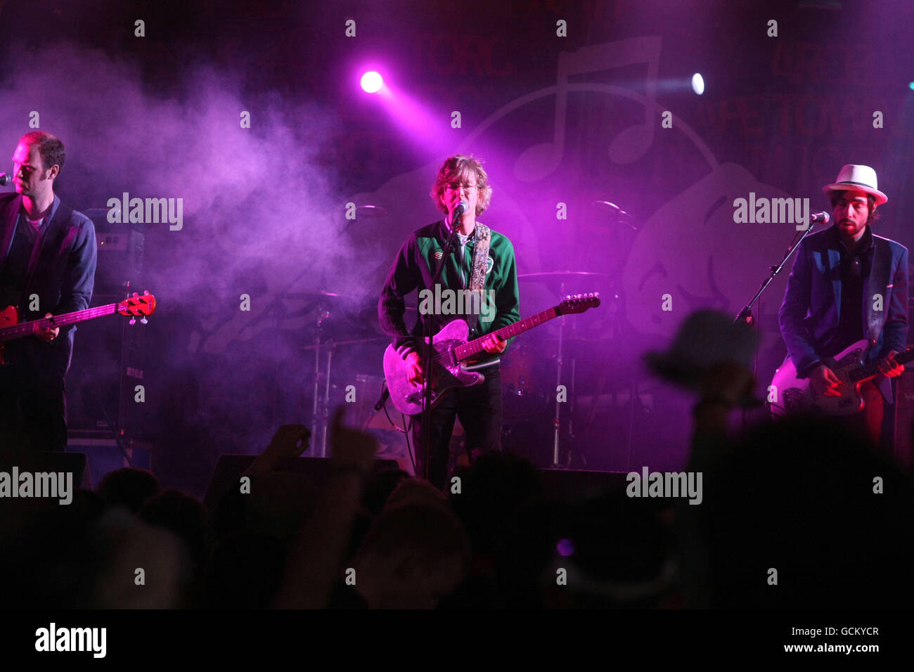 Social scene hi-res stock photography and images - Alamy