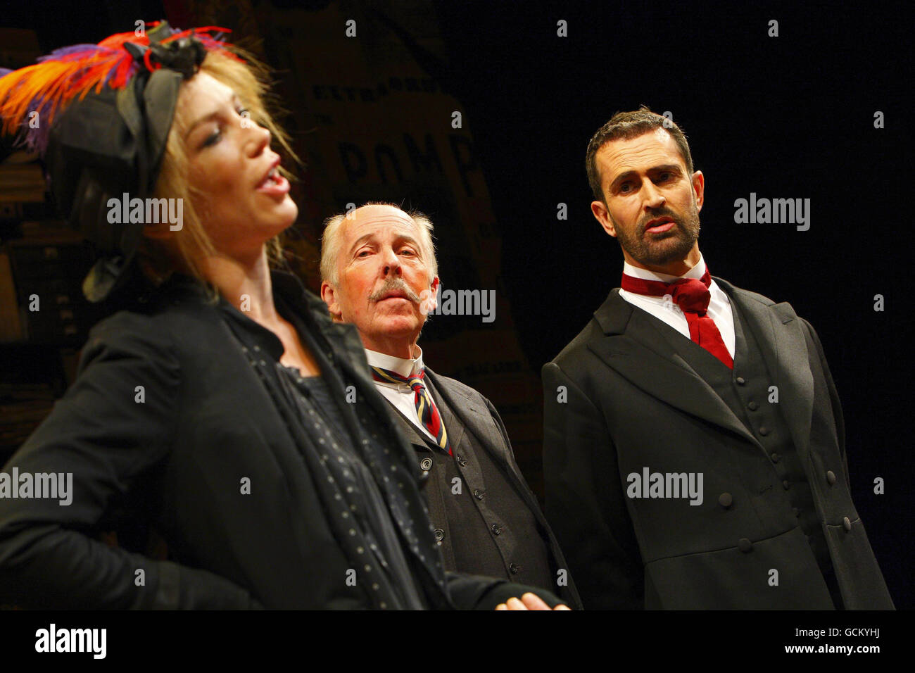 Honeysuckle weeks hi-res stock photography and images - Alamy