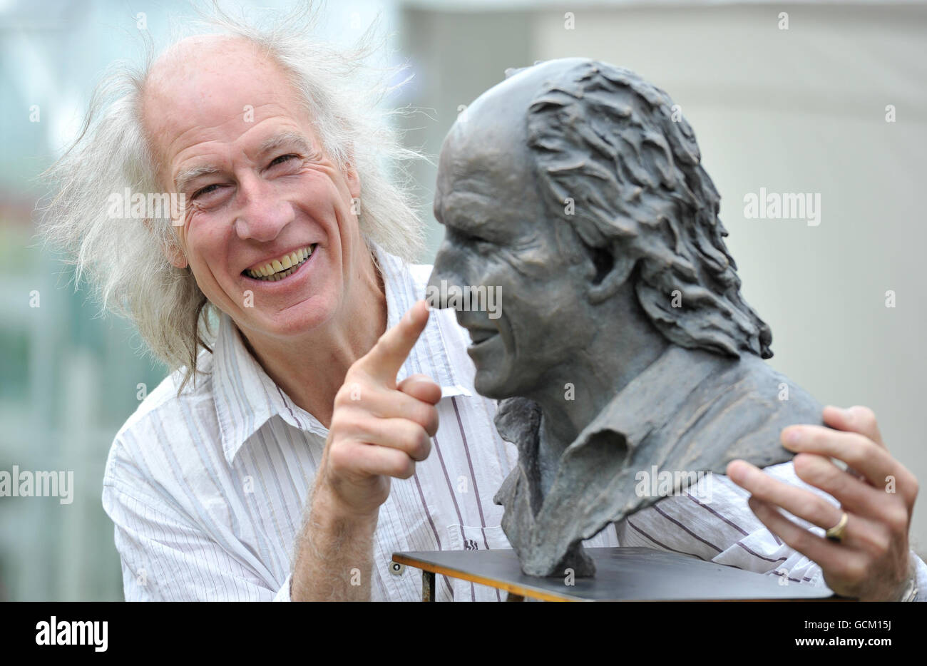 Wildlife tv personality terry nutkins bronze sculpture himself hi-res ...