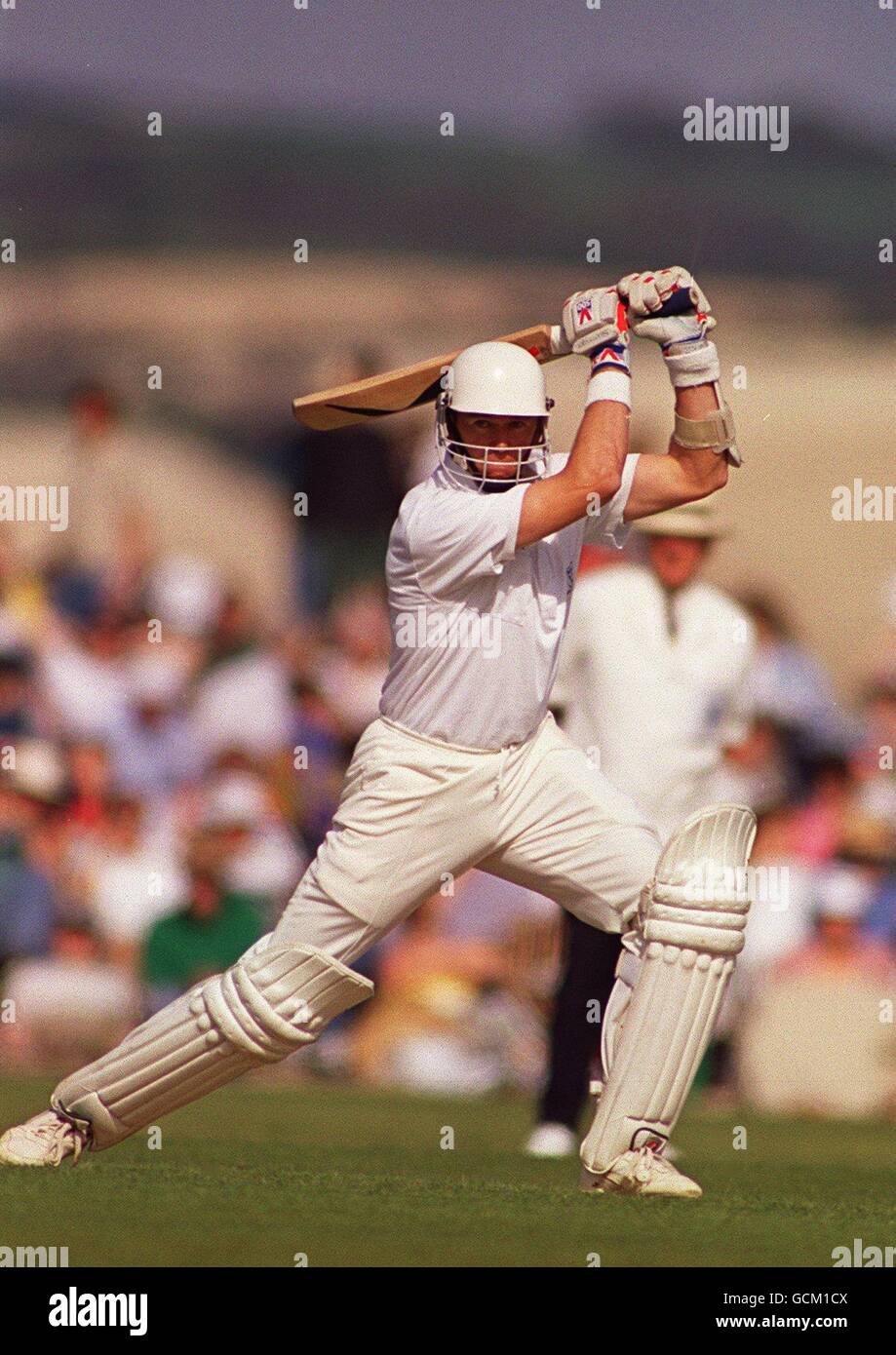 Alan wells cricket hi-res stock photography and images - Alamy