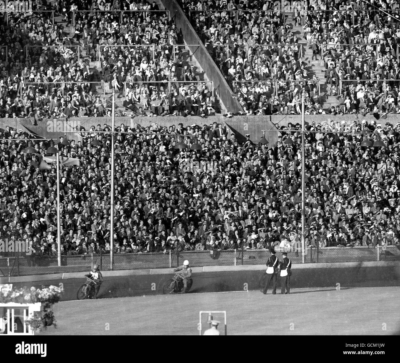 View crowd wembley speedway hi-res stock photography and images - Alamy
